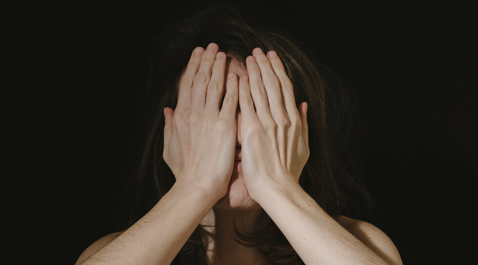 Constantly touching our faces linked to memory and facial hair density ...